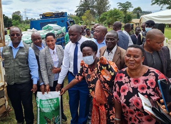 UCDA Gives Masaka Farmers Organic Fertilizers To Boost Productivity Of ...